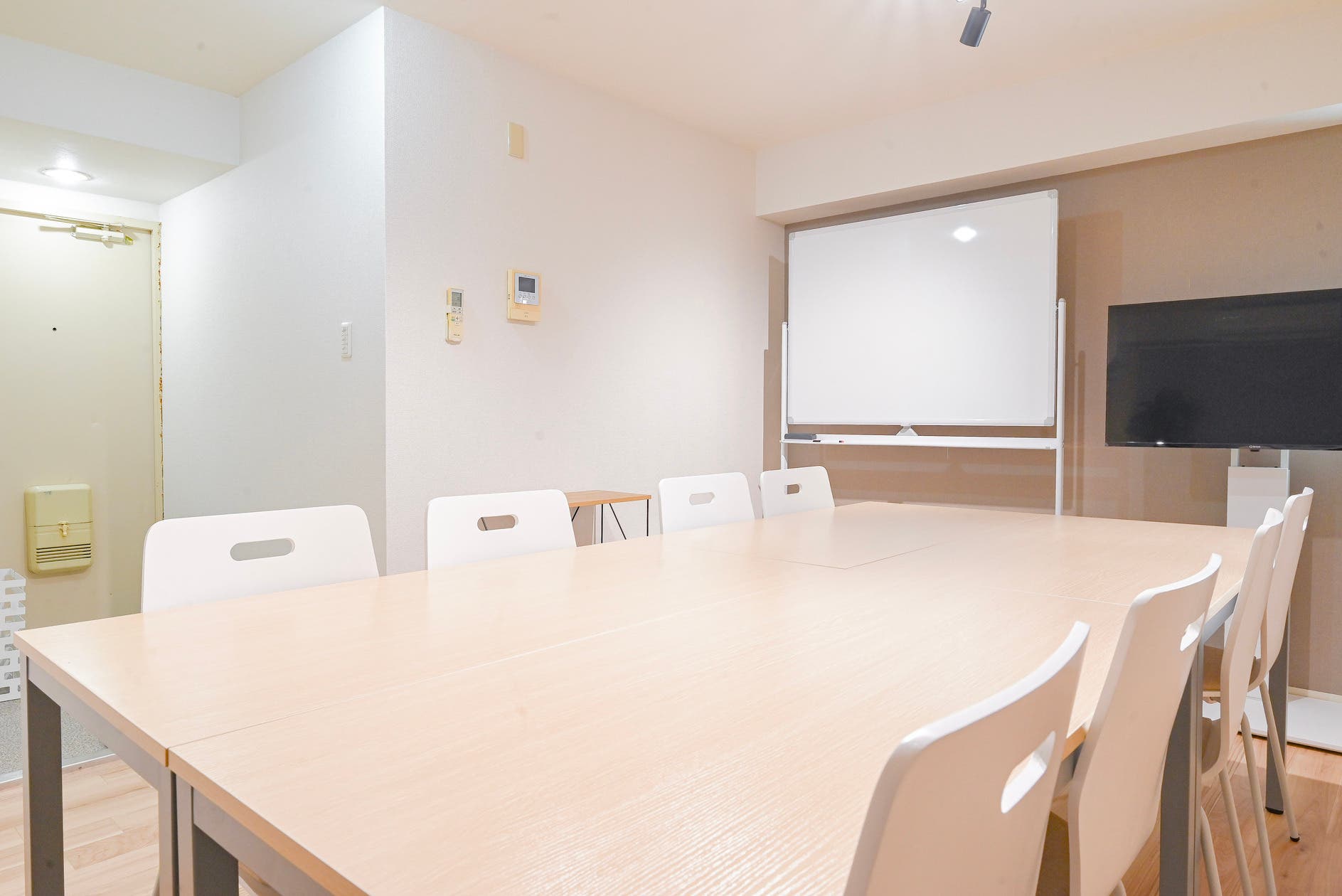 【駅近/スマイリ会議室】名古屋駅 徒歩3分/最大12名/Wi-Fi/セミナー/ミーティング/Web会議/モニター/ボードゲームの写真10