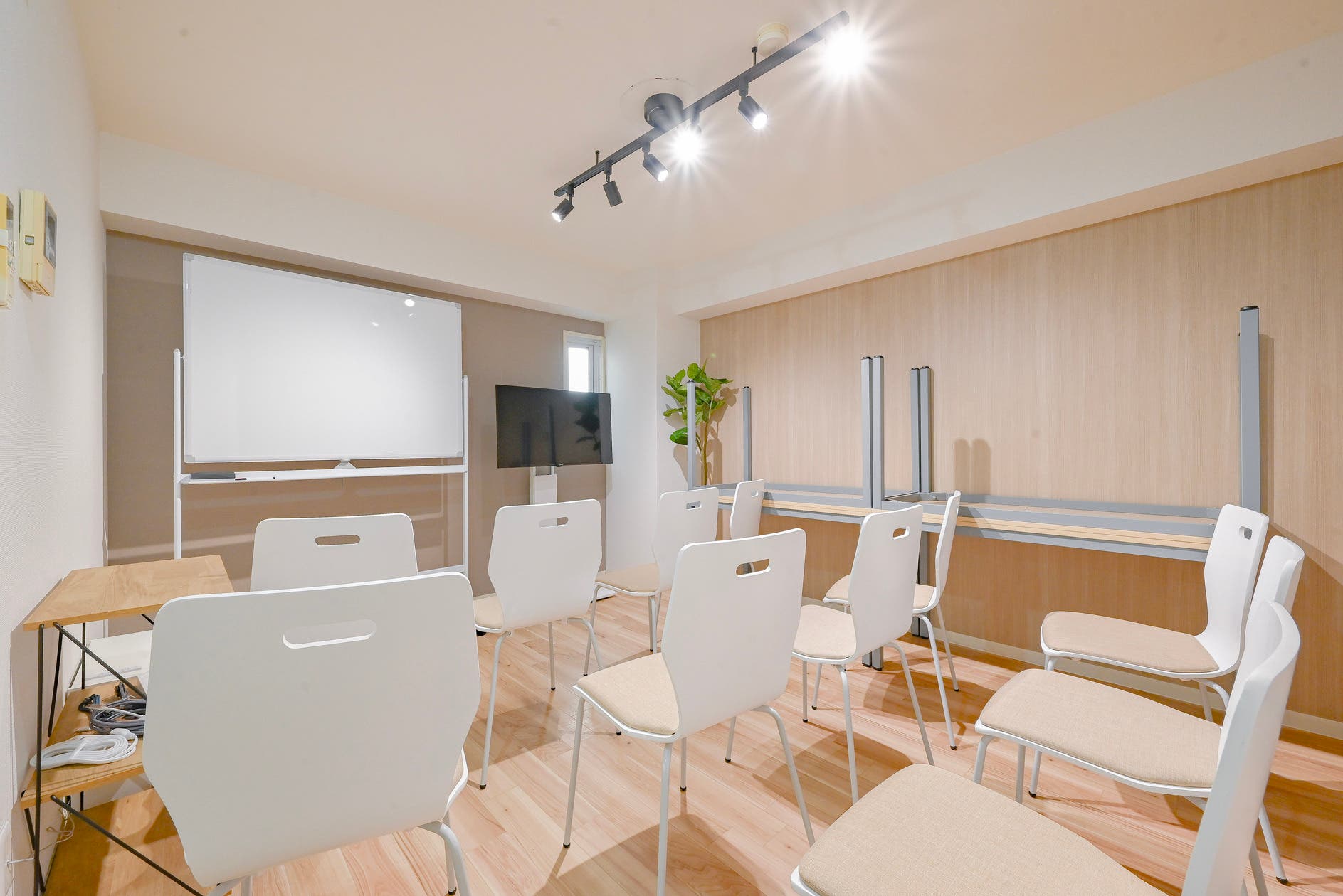 【駅近/スマイリ会議室】名古屋駅 徒歩3分/最大12名/Wi-Fi/セミナー/ミーティング/Web会議/モニター/ボードゲームの写真13