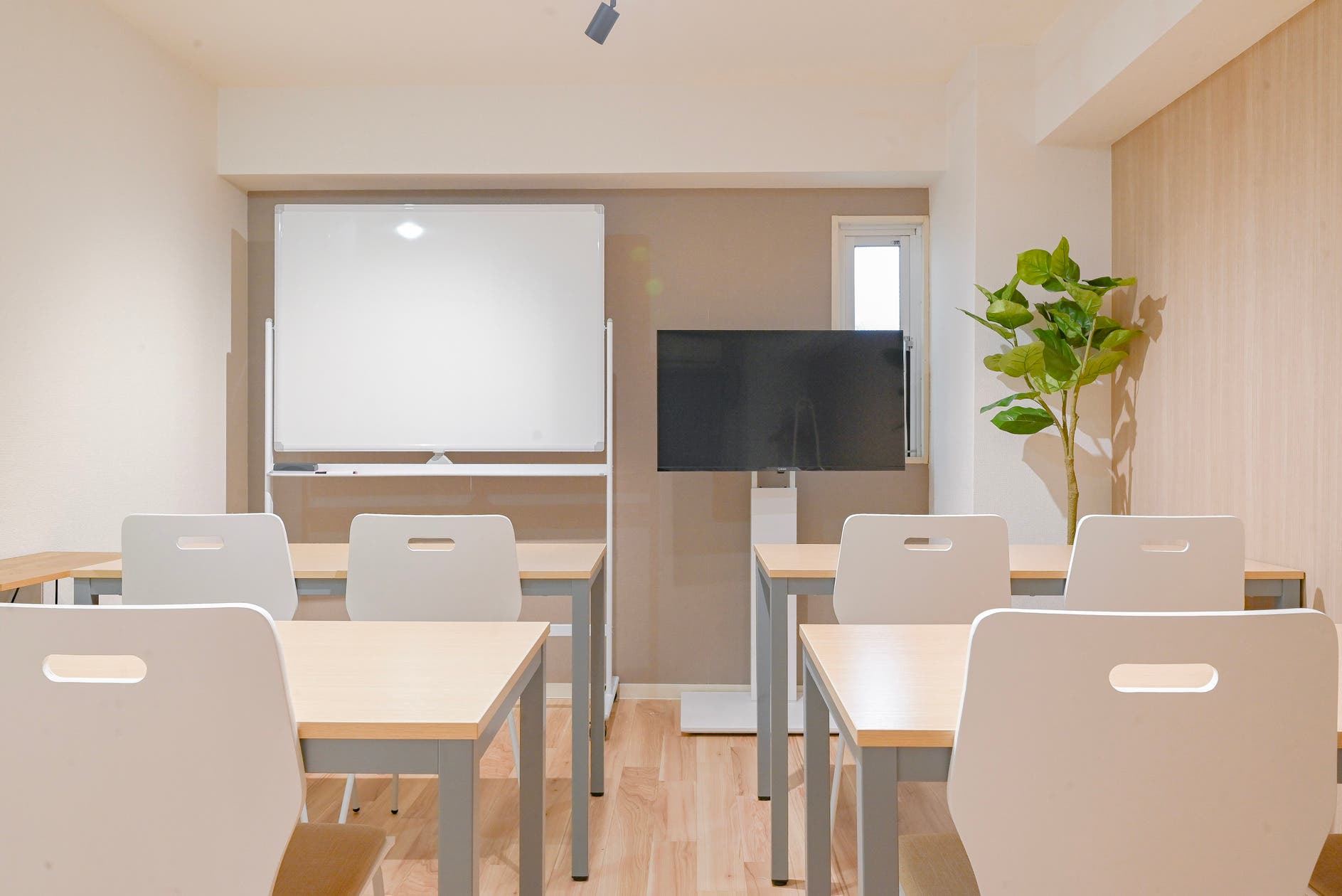 【駅近/スマイリ会議室】名古屋駅 徒歩3分/最大12名/Wi-Fi/セミナー/ミーティング/Web会議/モニター/ボードゲームの写真5