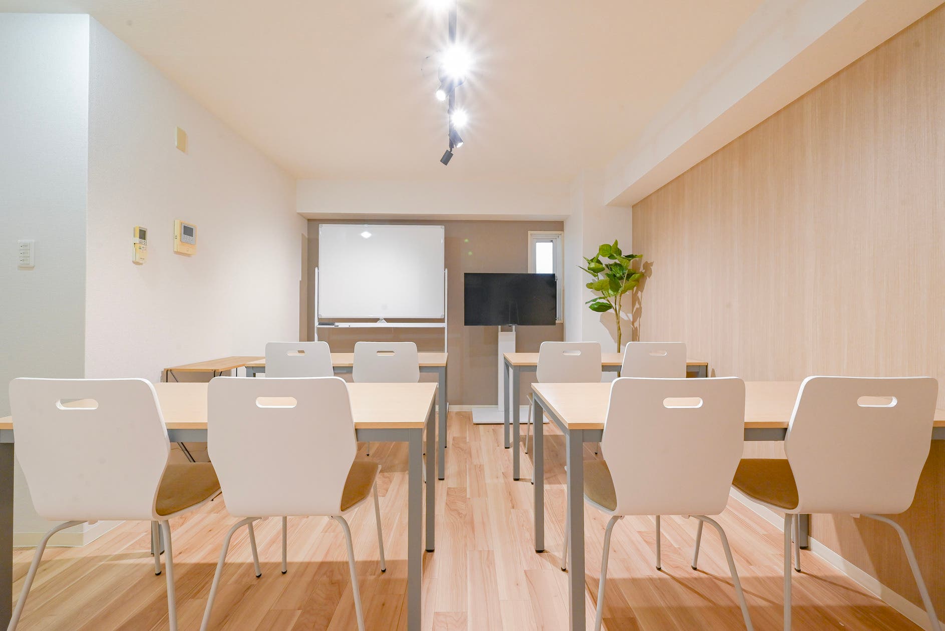 【駅近/スマイリ会議室】名古屋駅 徒歩3分/最大12名/Wi-Fi/セミナー/ミーティング/Web会議/モニター/ボードゲームの写真4