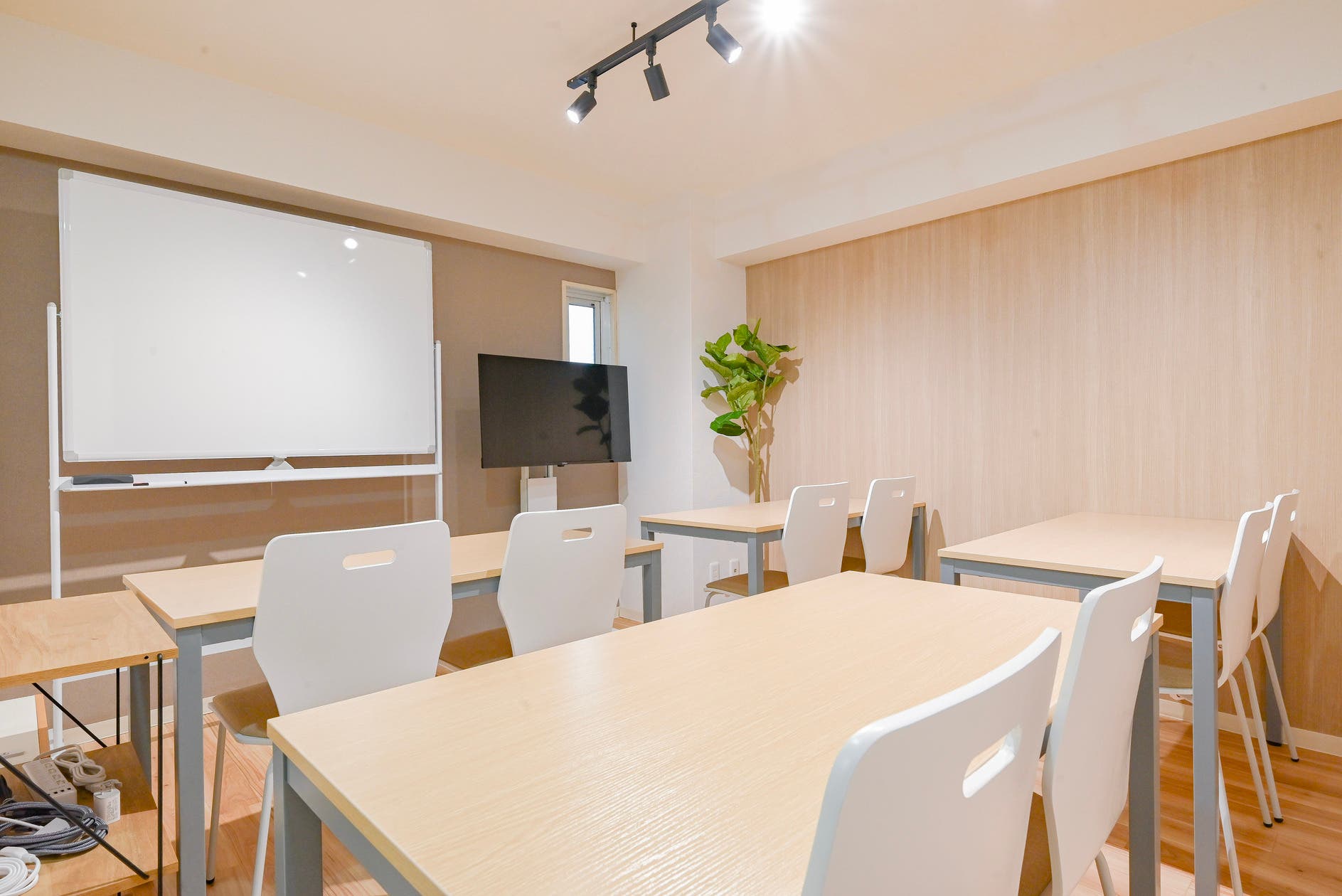 【駅近/スマイリ会議室】名古屋駅 徒歩3分/最大12名/Wi-Fi/セミナー/ミーティング/Web会議/モニター/ボードゲームの写真6