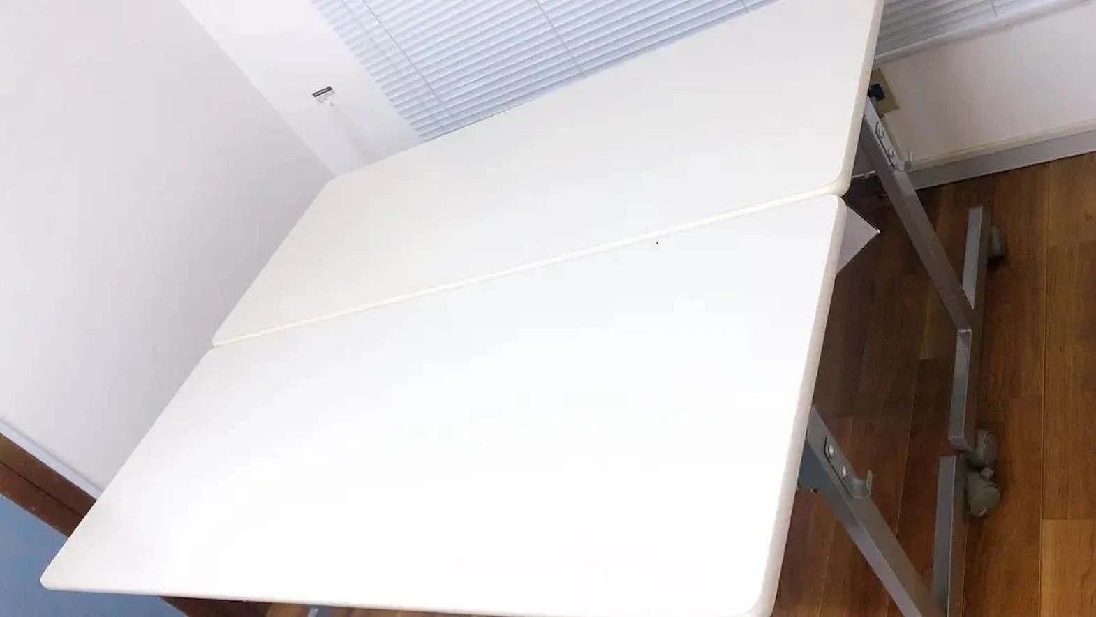 会議テーブル（天板跳ね上げ式）の画像1