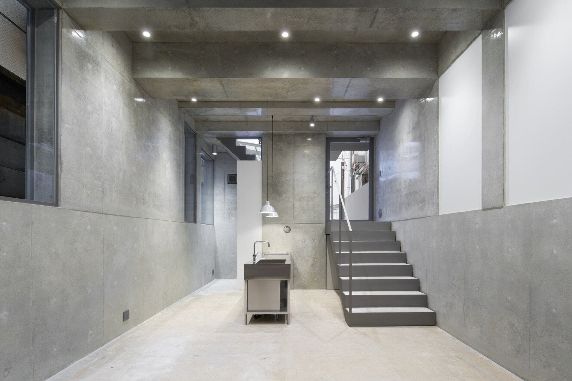 【2025年竣工】高円寺駅徒歩2分の多目的スタジオ。撮影、展示会、会議、パーティなどに。の写真1