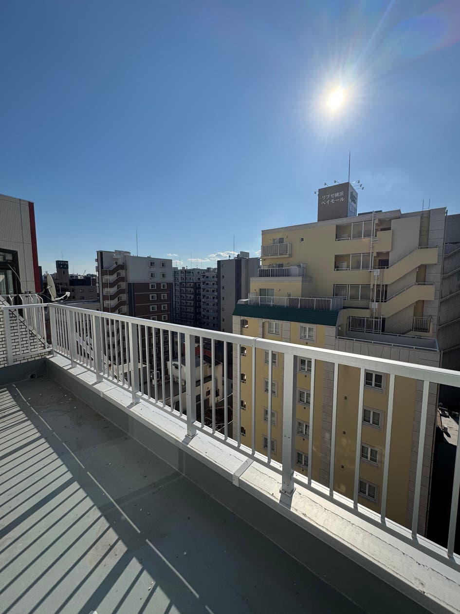 【横浜駅8分】リノベーション済み広々空間✨ルーフバルコニー付/高速WiFi/撮影・🌈女子会・テレワークの写真4