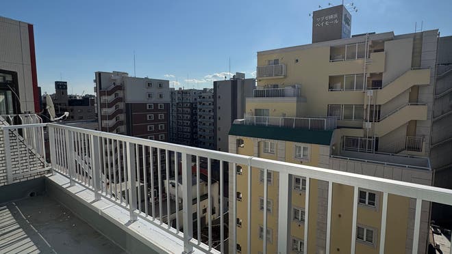 【横浜駅8分】リノベーション済み広々空間✨ルーフバルコニー付/高速WiFi/撮影・🌈女子会・テレワークの写真4