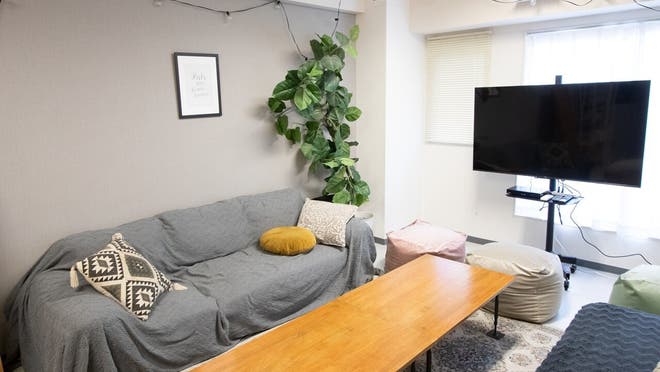 📺55型4Kテレビ+Blue-rayプレイヤー & ラクレット他無料💰 🚶渋谷駅徒歩3分🚶女子会/ママ友会/撮影/の写真1