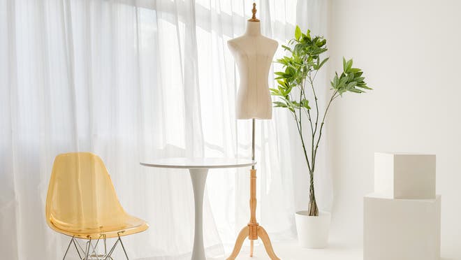 【超エキチカ✨新宿三丁目駅徒歩1分】天井高3m/広々64㎡/8mの窓から溢れる陽の光/プロカメラマン監修の空間・機材(無料)の写真8