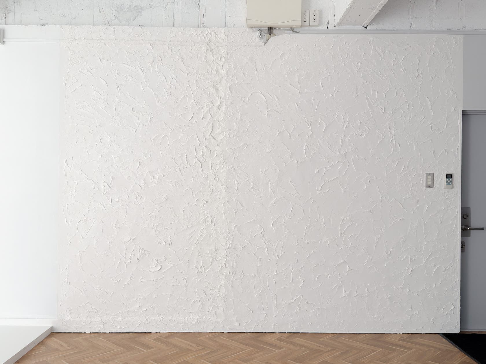 【超エキチカ✨新宿三丁目駅徒歩1分】天井高3ｍ/広々64㎡/8mの窓から溢れる陽の光/プロカメラマン監修の空間・機材（無料）の写真9