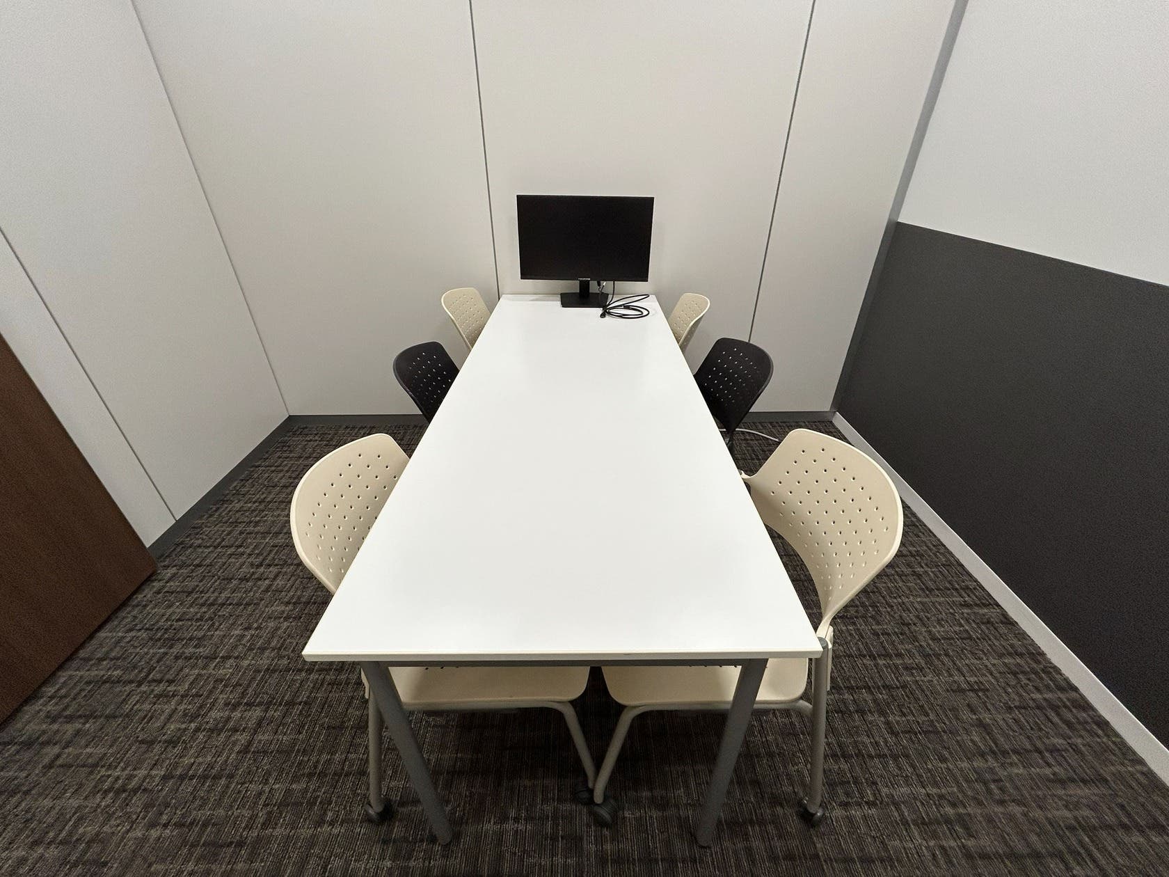 名古屋会議室 プライム 第12会議室【名古屋駅徒歩4分・無料Wi-Fi・最大6名・プライムセントラルタワー名古屋駅前店】の写真2