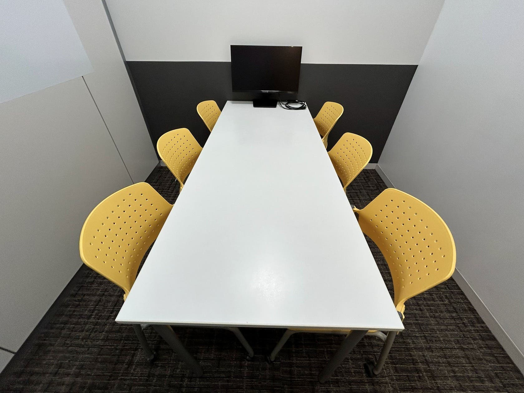 名古屋会議室 プライム 第13会議室【名古屋駅徒歩4分・無料Wi-Fi・最大6名・プライムセントラルタワー名古屋駅前店】の写真3