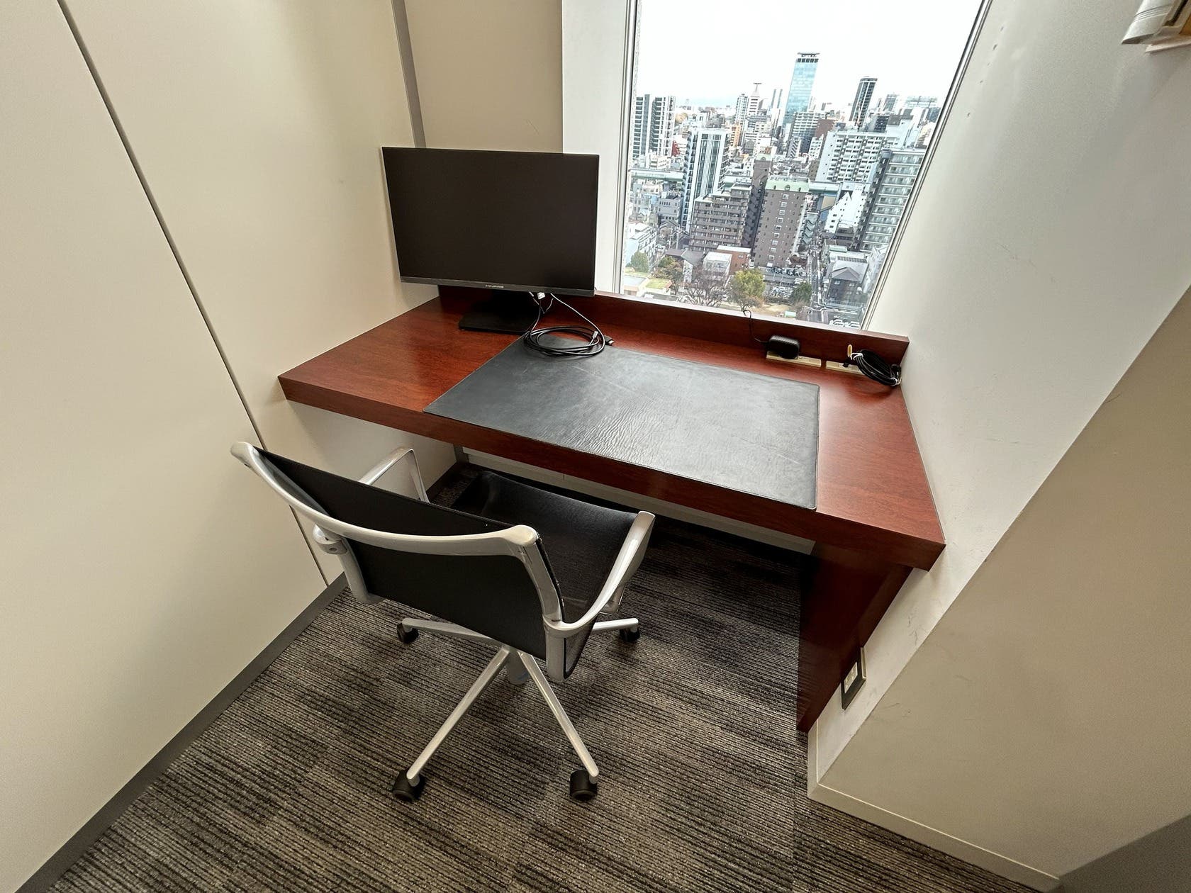 名古屋会議室 プライム 第23会議室【名古屋駅徒歩4分・無料Wi-Fi・1名利用・プライムセントラルタワー名古屋駅前店】の写真1