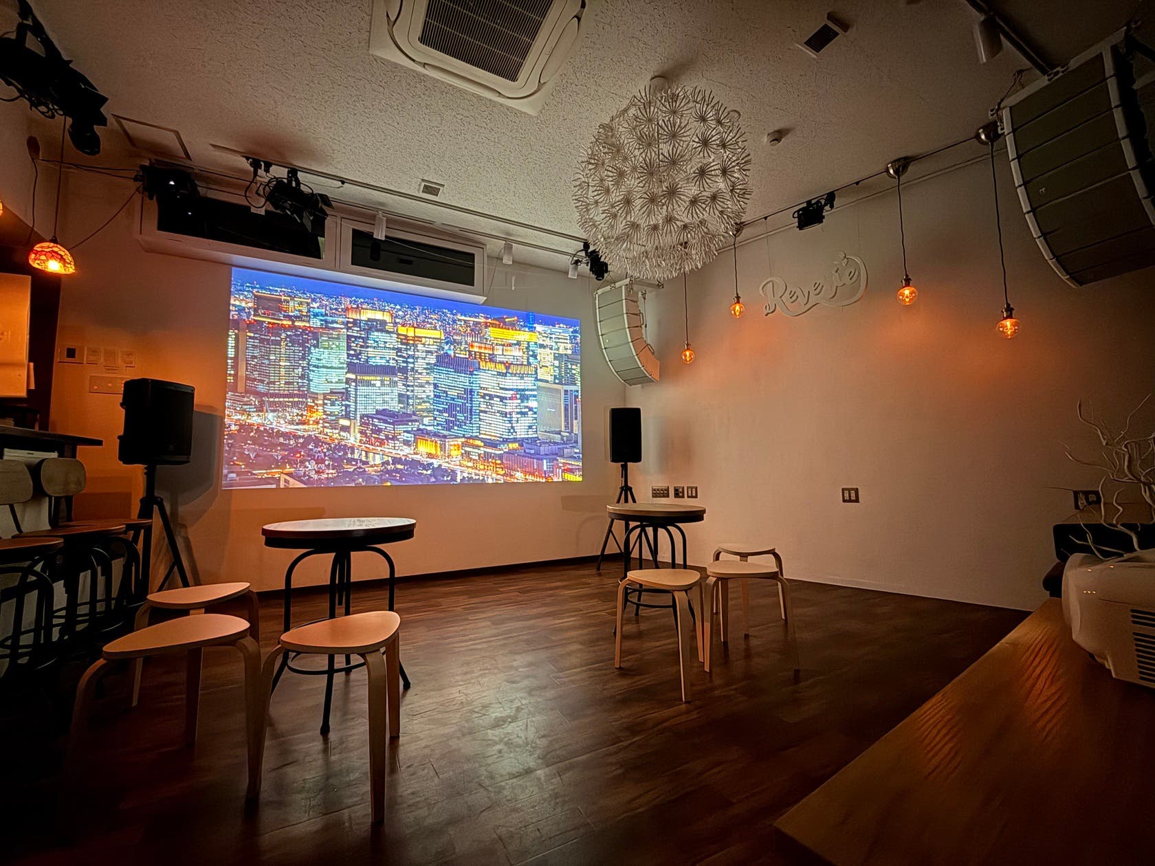 町田駅徒歩10分！パーティ・会議・WiFi・プロジェクター・高品質音響・防音・DVD鑑賞、多目的に利用できます！の写真1