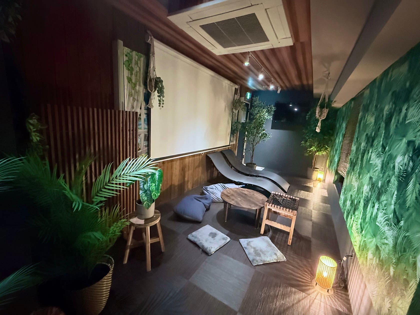 【関内3分】女子会・撮影◎南国リゾート風 大人のおしゃれ隠れ家の写真1