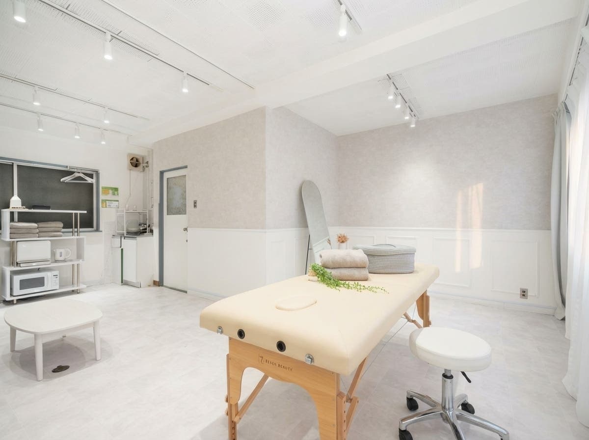 【06💐完全貸切のプライベートサロン| JR神田駅西口3分すぐ✨】JR＆メトロ6駅11路線アクセス可💆‍♀️２６m²の写真1