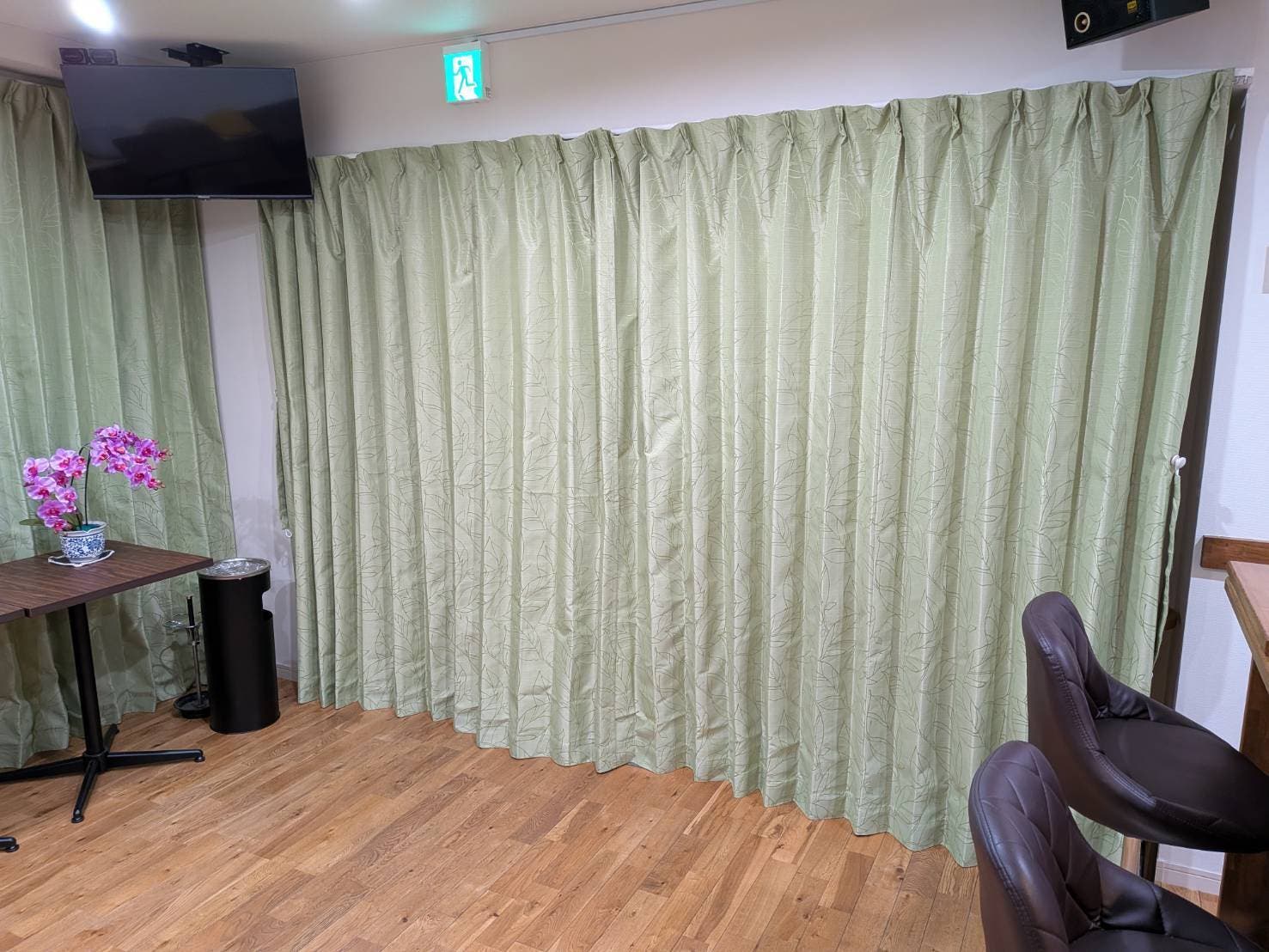 【20名収容】新宿三丁目駅、新宿御苑前駅から近い隠れ家スナック｜オフ会・撮影・1日店長・会議に最適！の写真13