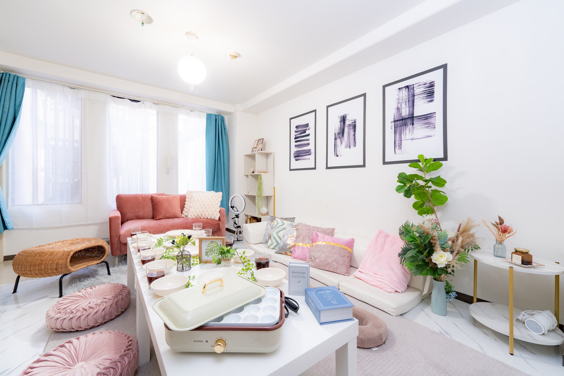 リニューアル✨ソファーやカーペット等新品入れ替え📹推し活🆗難波徒歩4分👌完全個室🏠推し活🤍女子会👘パーティやデートの写真1