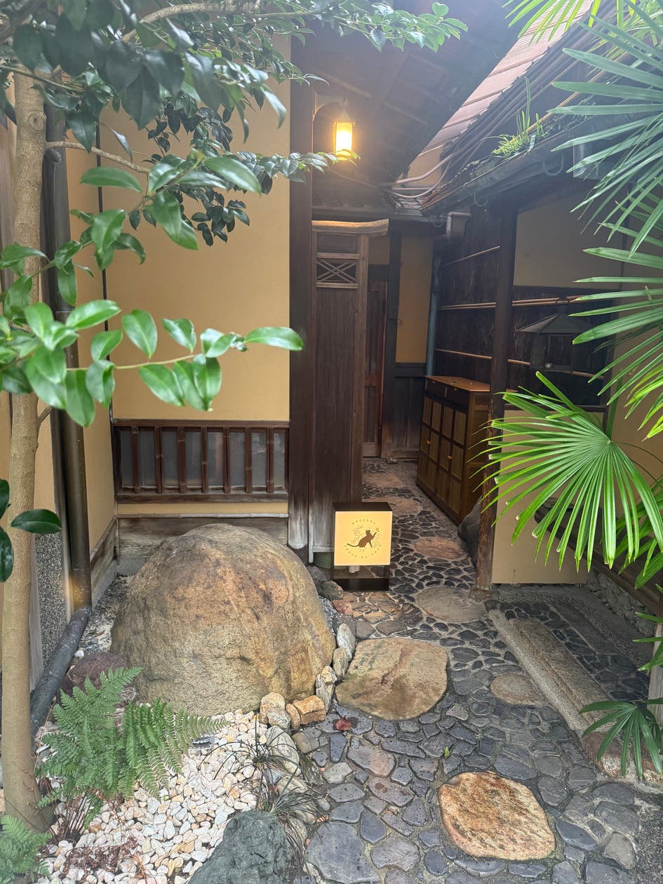 京都市役所から徒歩5分の花屋とギャラリーが併設された京町屋の写真1