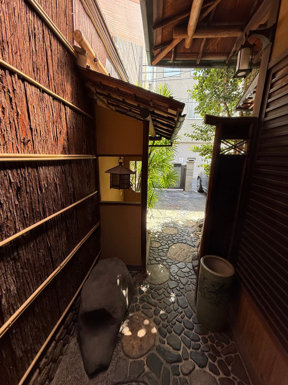 京都市役所から徒歩5分の花屋とギャラリーが併設された京町屋の写真2