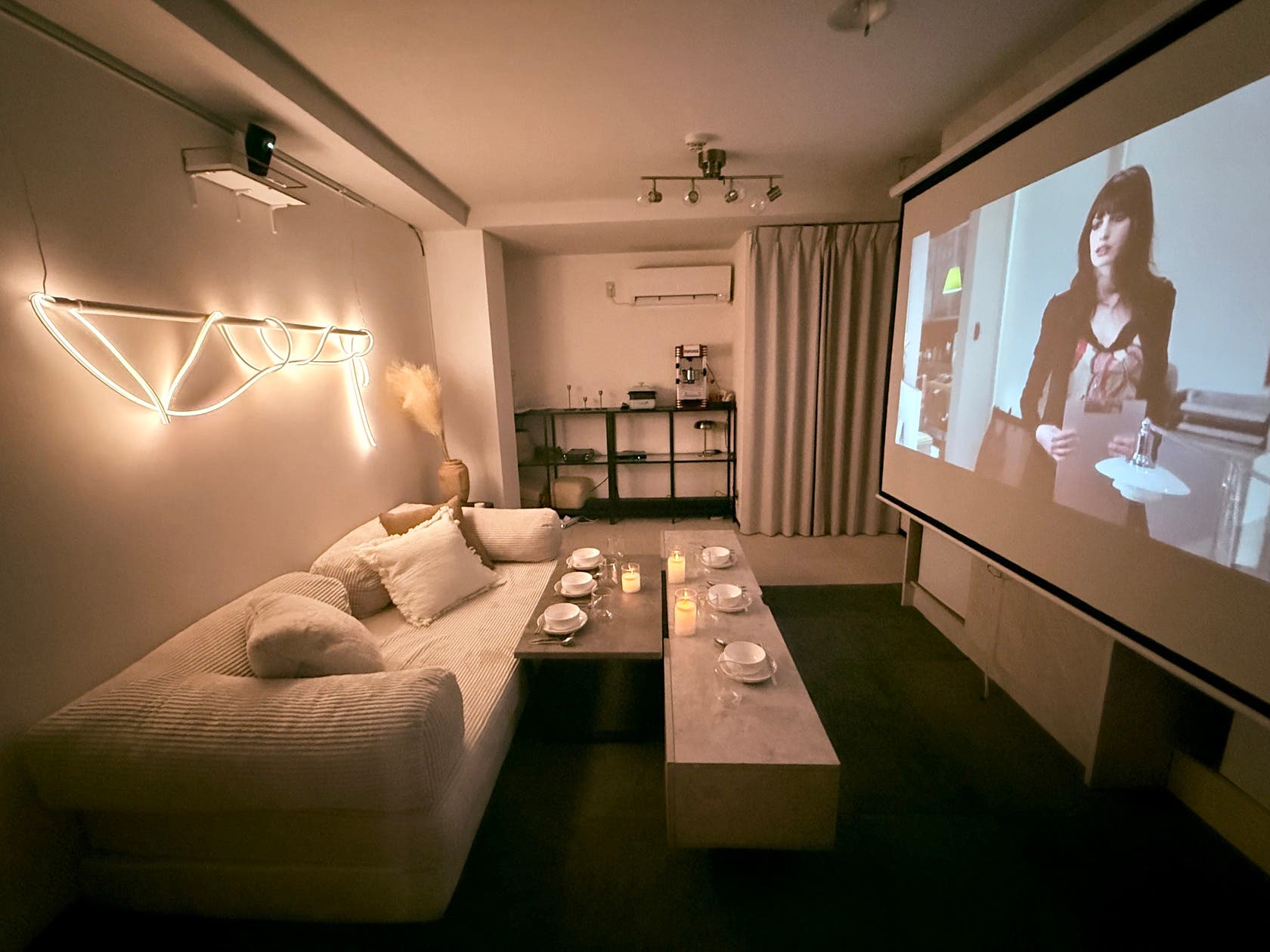 リニューアル特別価格！⛄️なんばすぐ🚶‍♂️映画🎬デート💑24H営業🌟誕生日会🎉撮影会📸女子会💖推し活✨️の写真1