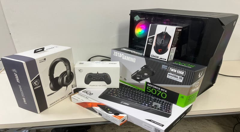 【防音完全個室】【配信・VC可】JR綾瀬駅西口から徒歩10秒、24時間いつでも使える、ネットカフェ併設のesports施設