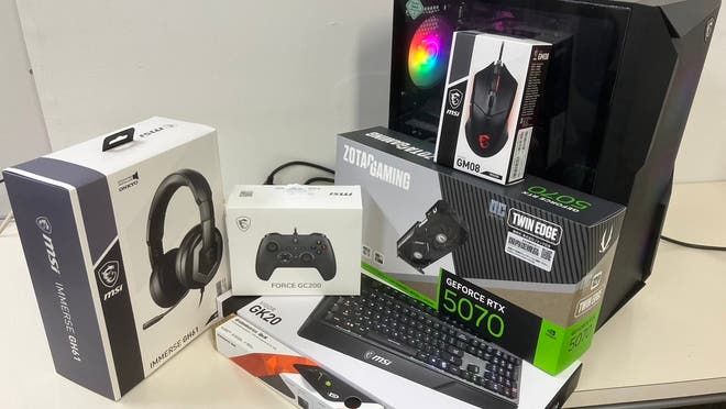 【防音完全個室】【配信・VC可】JR綾瀬駅西口から徒歩10秒、24時間いつでも使える、ネットカフェ併設のesports施設の写真1