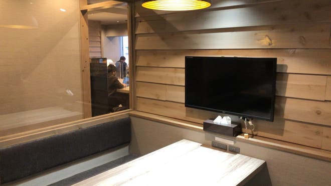 【1~4名BOX席】池袋駅徒歩1分!フリードリンク/モニター/Wi-Fi/充電器/テレワークやWeb会議に最適の写真14