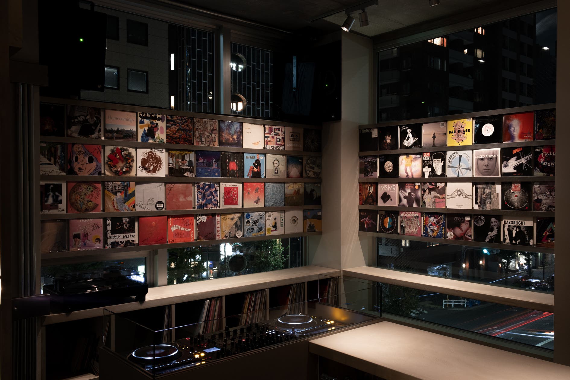 【代官山駅 徒歩4分　恵比寿駅 徒歩5分】プロジェクター・音楽・DJを使ったパーティ・イベントに最適！楽器の演奏も可能！の写真1