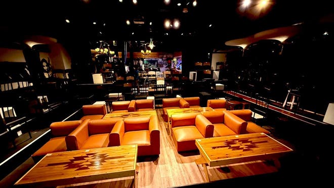 赤坂駅から徒歩3分/キャパ45〜50名/飲食可、音響照明完備のイベントスペースの写真1