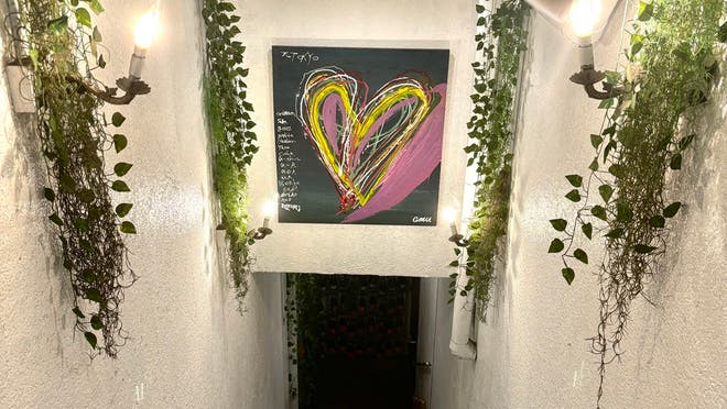 赤坂駅から徒歩3分/キャパ45〜50名/飲食可、音響照明完備のイベントスペースの写真3