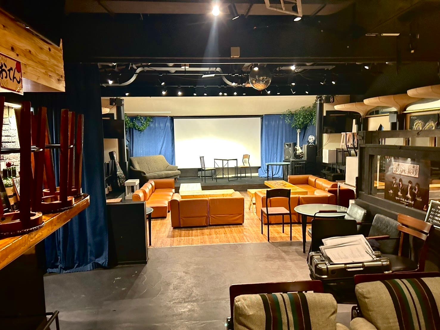 赤坂駅から徒歩3分／キャパ45〜50名／飲食可、音響照明完備のイベントスペースの写真4