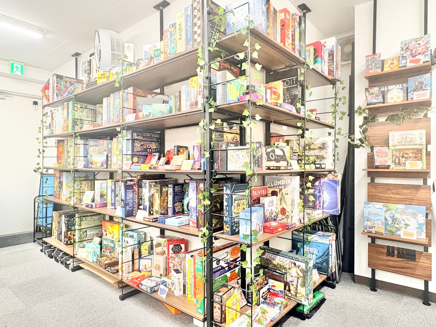 NEW!【秋葉原3分】最大36名着席🎉人気ボドゲ400種類以上♪大人気ボドゲカフェ貸切利用🚃懇親会/イベント利用にも🎤の写真2