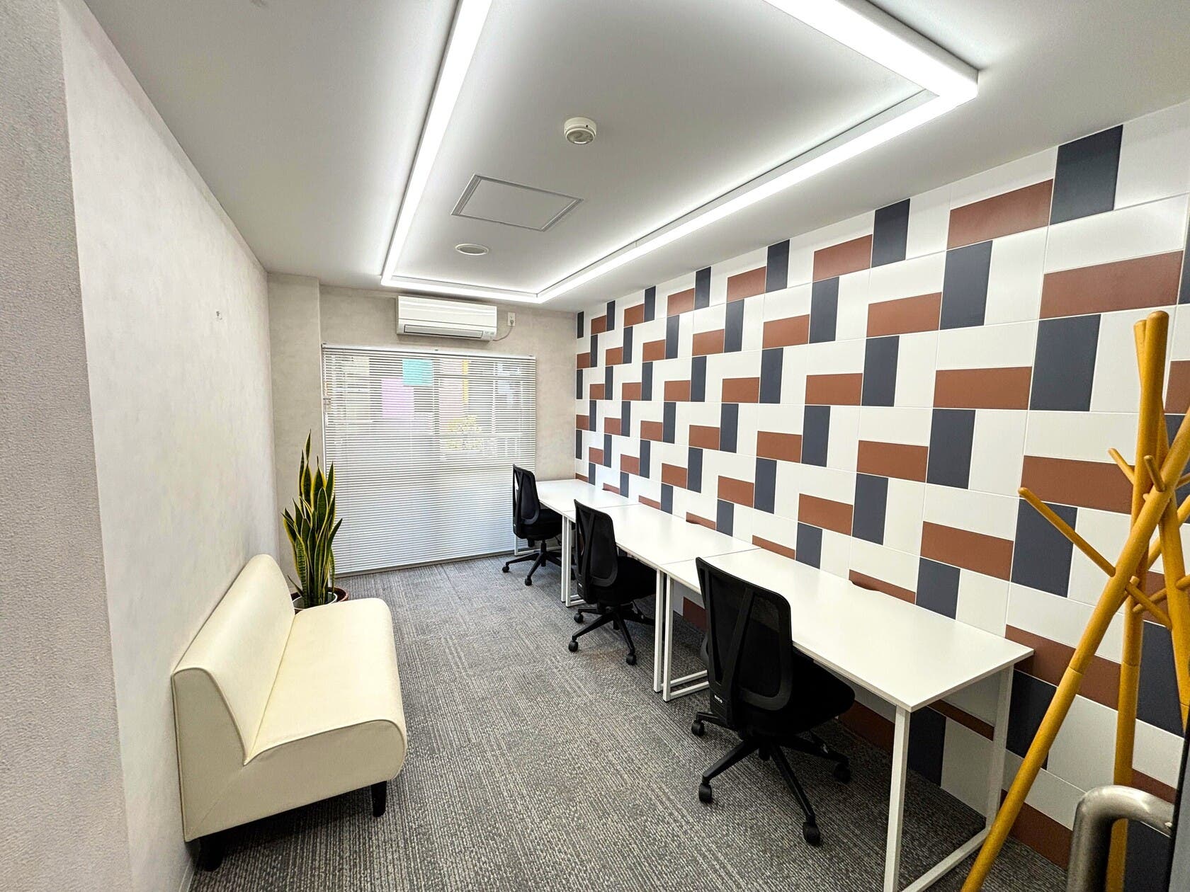 Room3 【瑞江駅徒歩2分】鍵付き広々快適オフィス/受付スタッフ常駐/専用Wi-Fiの写真1