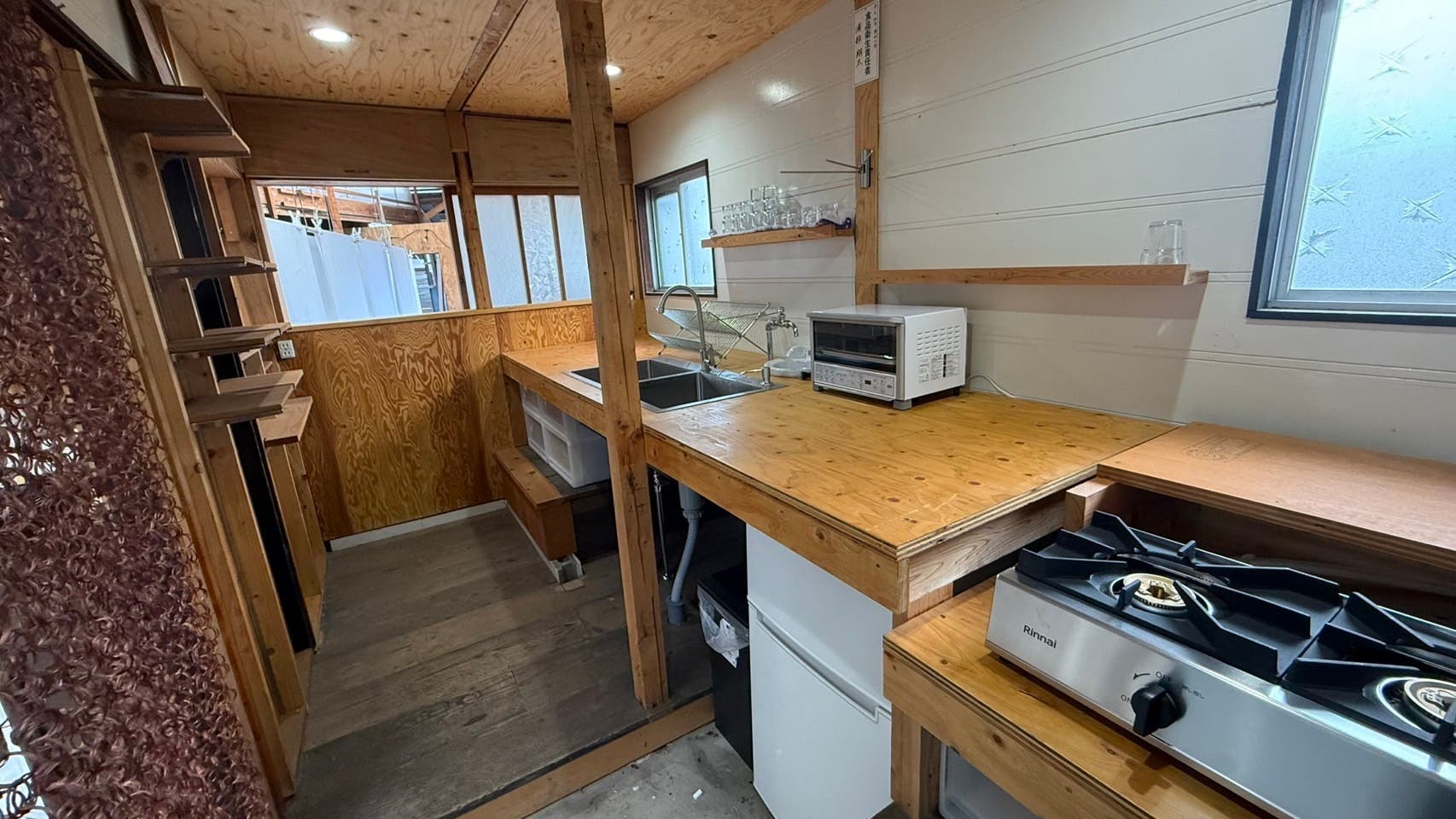 常滑駅から徒歩10分、中部国際空港駅から20分の古民家ゲストハウス。共用スペースとテラススペースのみご利用いただけます。の写真8