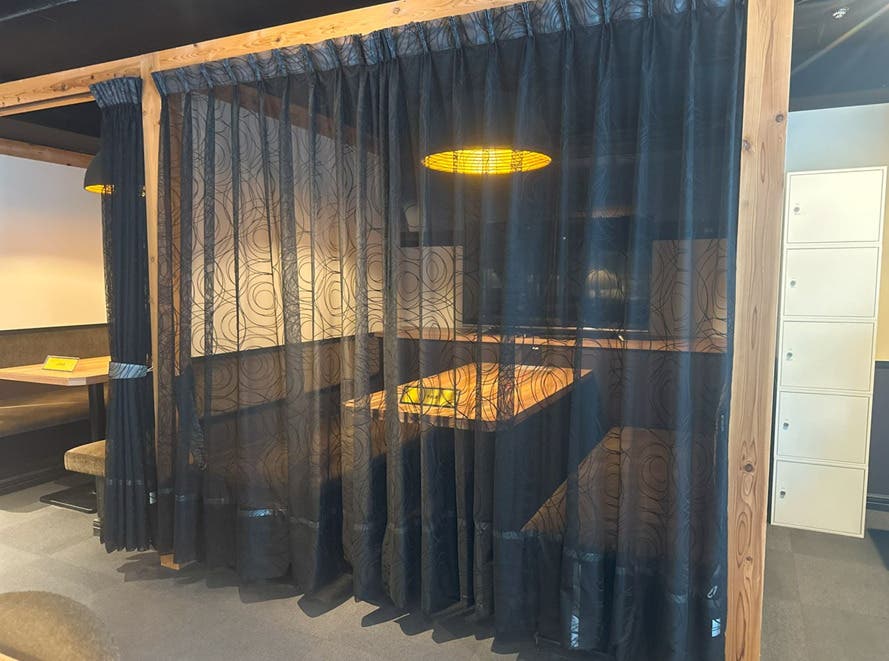 【1～4名BOX席】新橋駅徒歩1分！フリードリンク/モニター/Wi-Fi/充電器/テレワークやWeb会議に最適の写真9