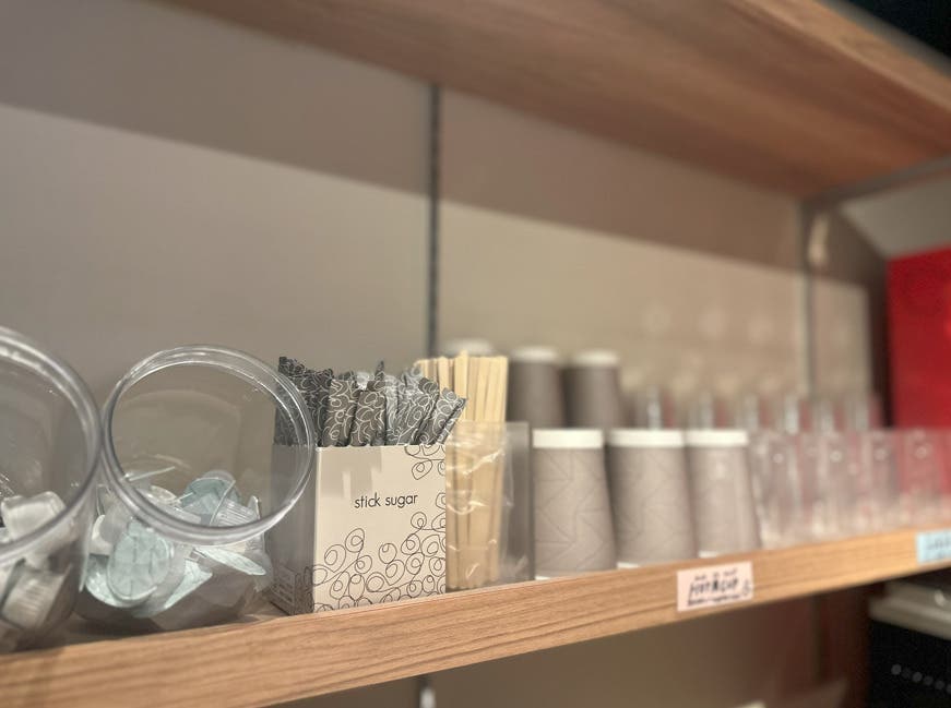 【1～4ソファ席】新橋駅徒歩1分/有人受付/デザイナーズ/電源Wi-Fi完備で商談やWeb会議に最適の写真11