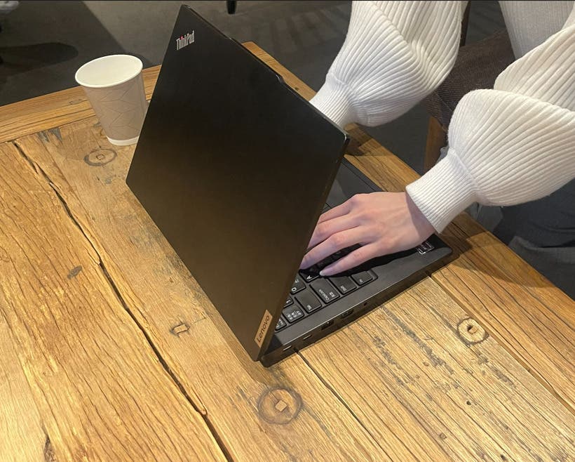 【1～4ソファ席】新橋駅徒歩1分/有人受付/デザイナーズ/電源Wi-Fi完備で商談やWeb会議に最適の写真4