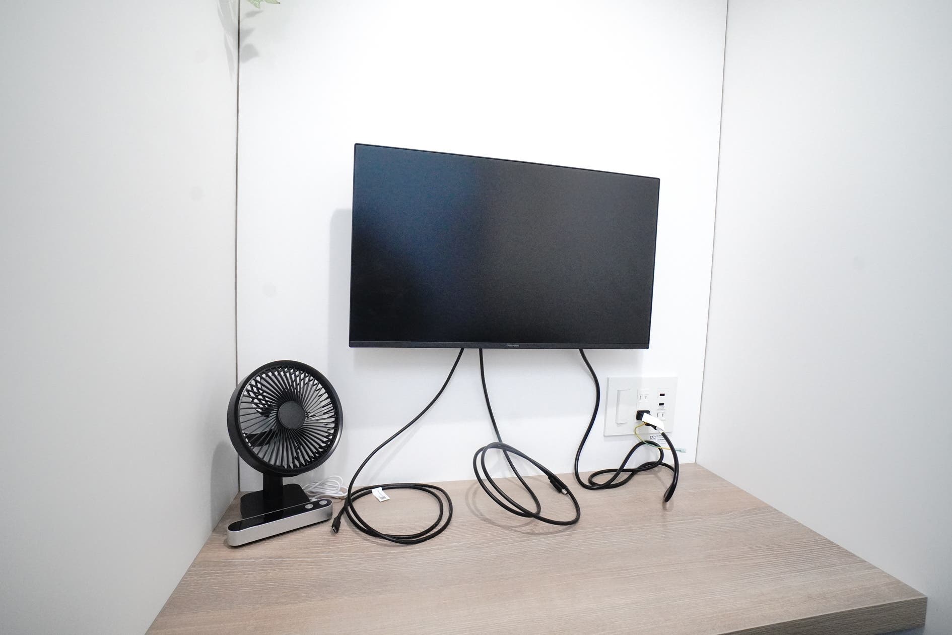 ＜ワークブース西荻窪駅前No.1＞駅徒歩1分🚃完全個室🚪光回線Wi-Fi📶電源🔌テレワーク/ZOOM/面接/自習/作業の写真3