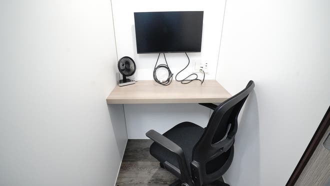 <ワークブース西荻窪駅前No.2>駅徒歩1分🚃完全個室🚪光回線Wi-Fi📶電源🔌テレワーク/ZOOM/面接/自習/作業の写真2