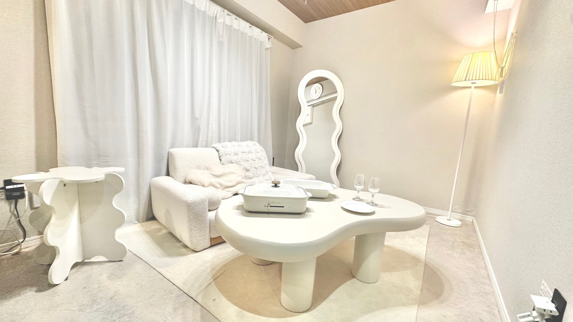 新宿駅徒歩8分🎉👭24H利用可🕐自然光✨大画面プロジェクターで映画鑑賞/イベント/デート/打ち上げ/女子会の写真7