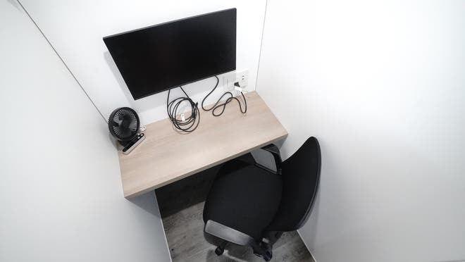 <ワークブース西荻窪駅前No.4>駅徒歩1分🚃完全個室🚪光回線Wi-Fi📶電源🔌テレワーク/ZOOM/面接/自習/作業の写真1