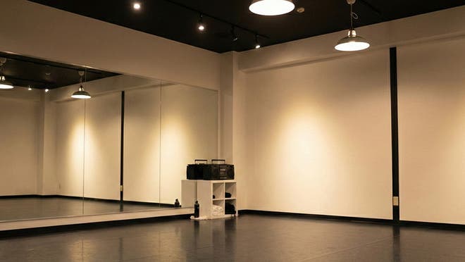 大阪心斎橋レンタルスタジオ ダンサーズ 当日予約可能!ダンスの個人・団体練習やその他の用途に最適な多目的スペースですの写真1