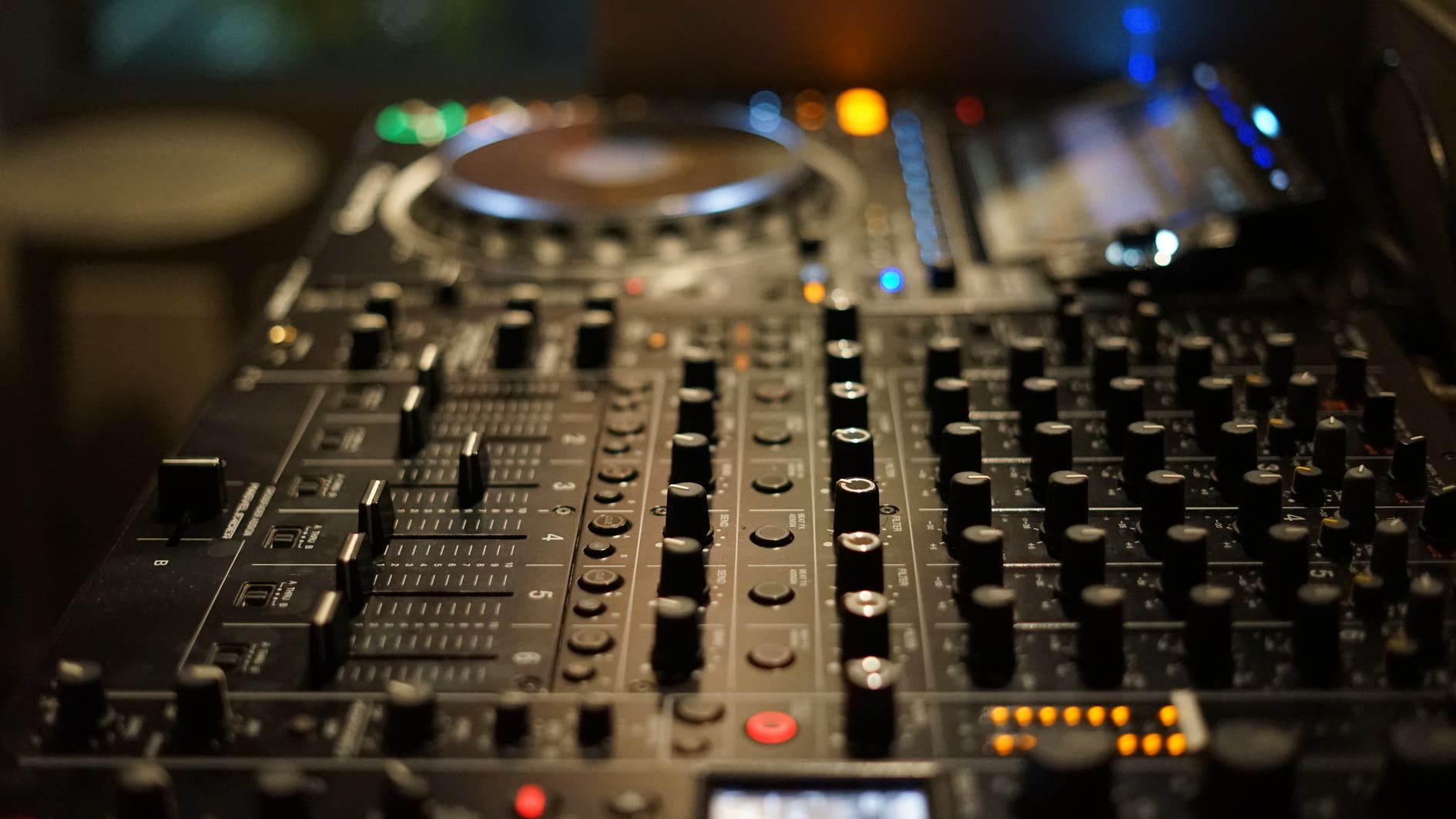 【代官山駅 徒歩4分　恵比寿駅 徒歩5分】プロジェクター・音楽・DJを使ったパーティ・イベントに最適！楽器の演奏も可能！の写真3