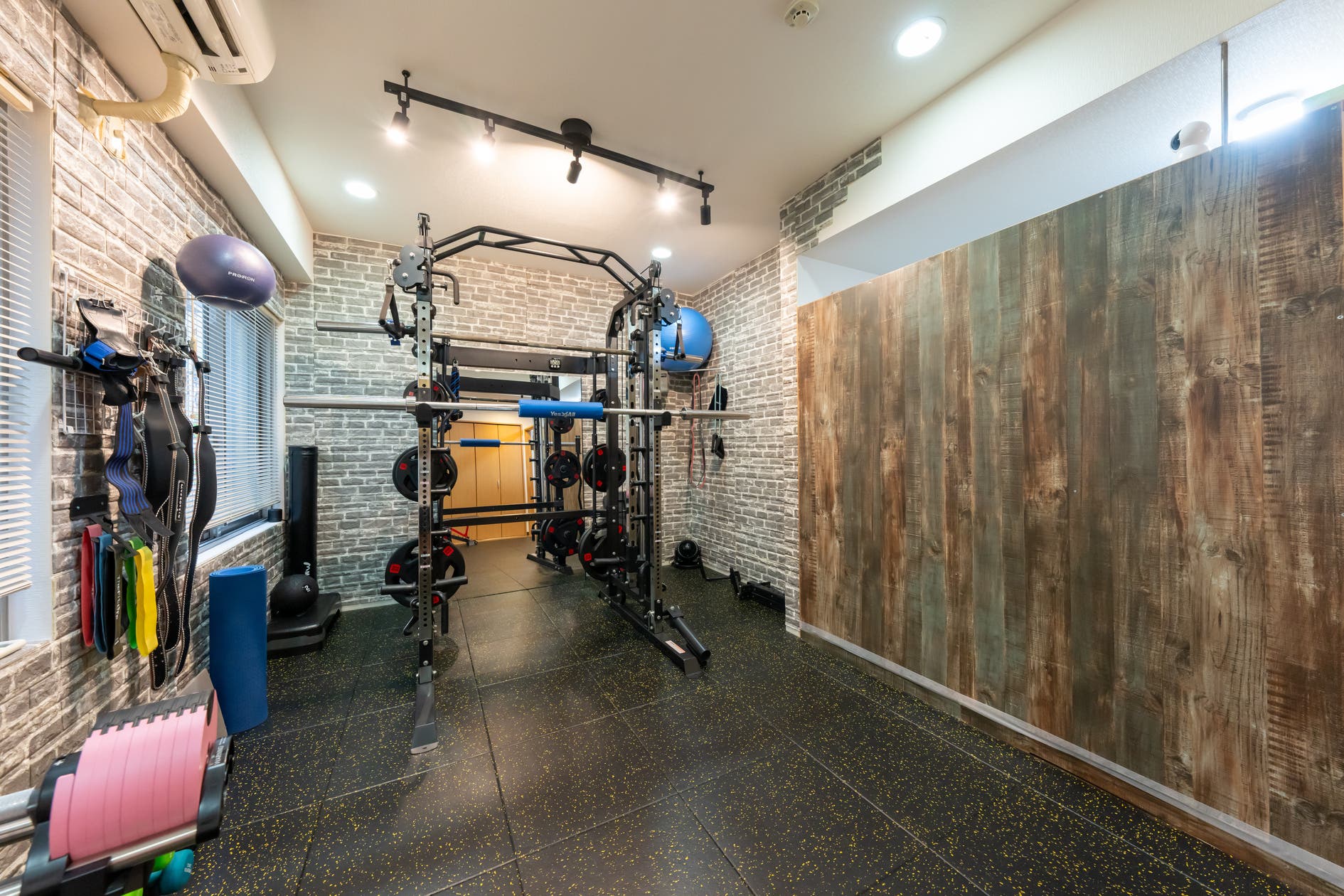 【中野駅３分神コスパジム★】マルチラック/ウェア/シューズ/シャワー無料！【30㎡】の写真2