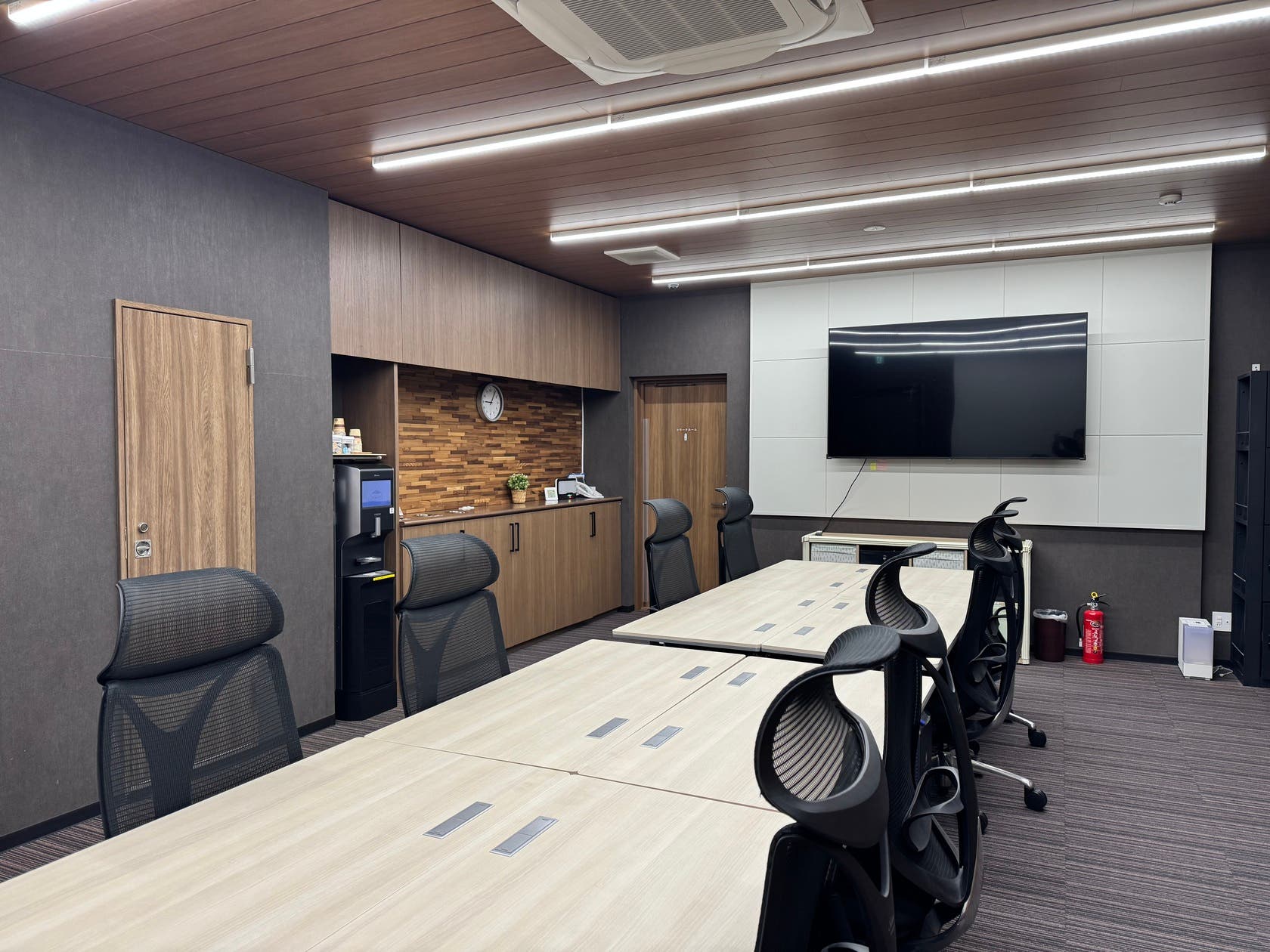 横須賀中央駅から徒歩圏の会議室の写真1