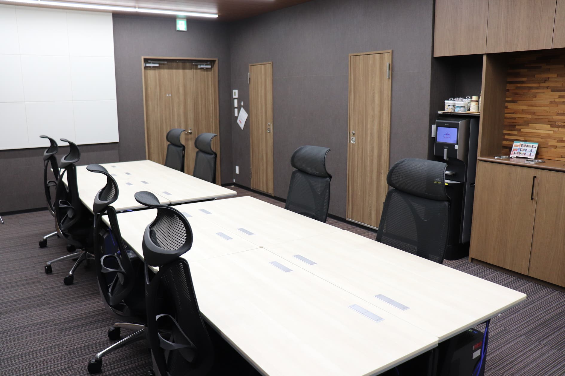横須賀中央駅から徒歩圏の会議室の写真2