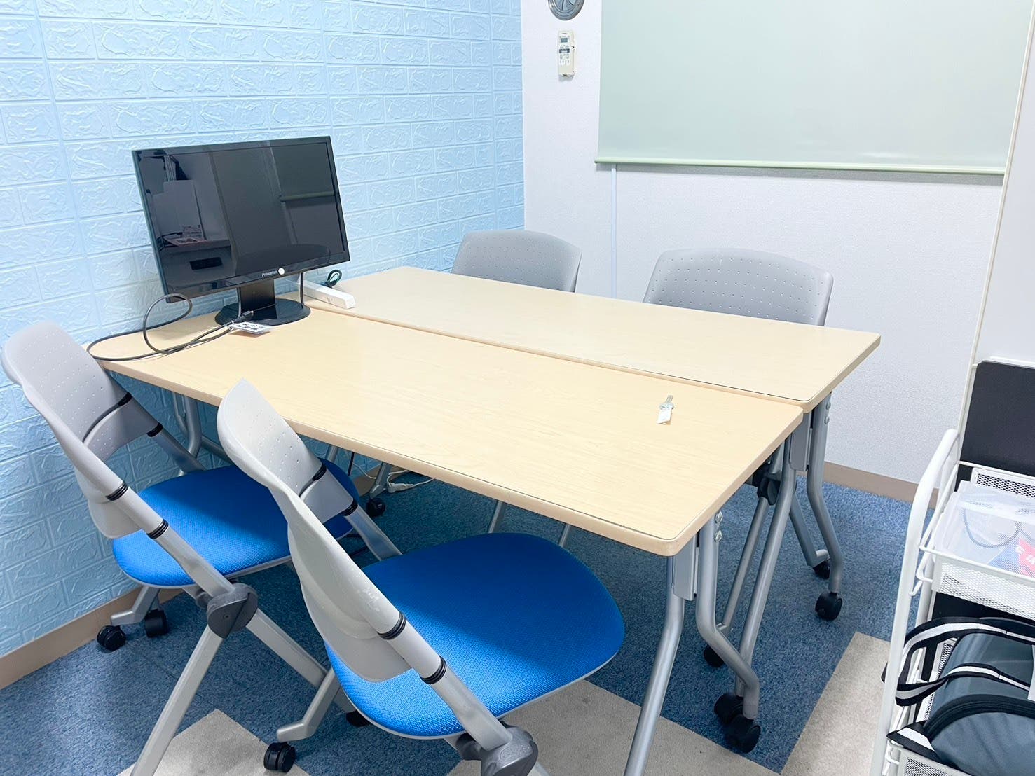 ＜写話室下北沢＞【リニューアル✨】下北沢駅徒歩3分🚃完全個室✨Wi-Fi📶プロジェクタ🎥背景布/三脚/フラットライトの写真1