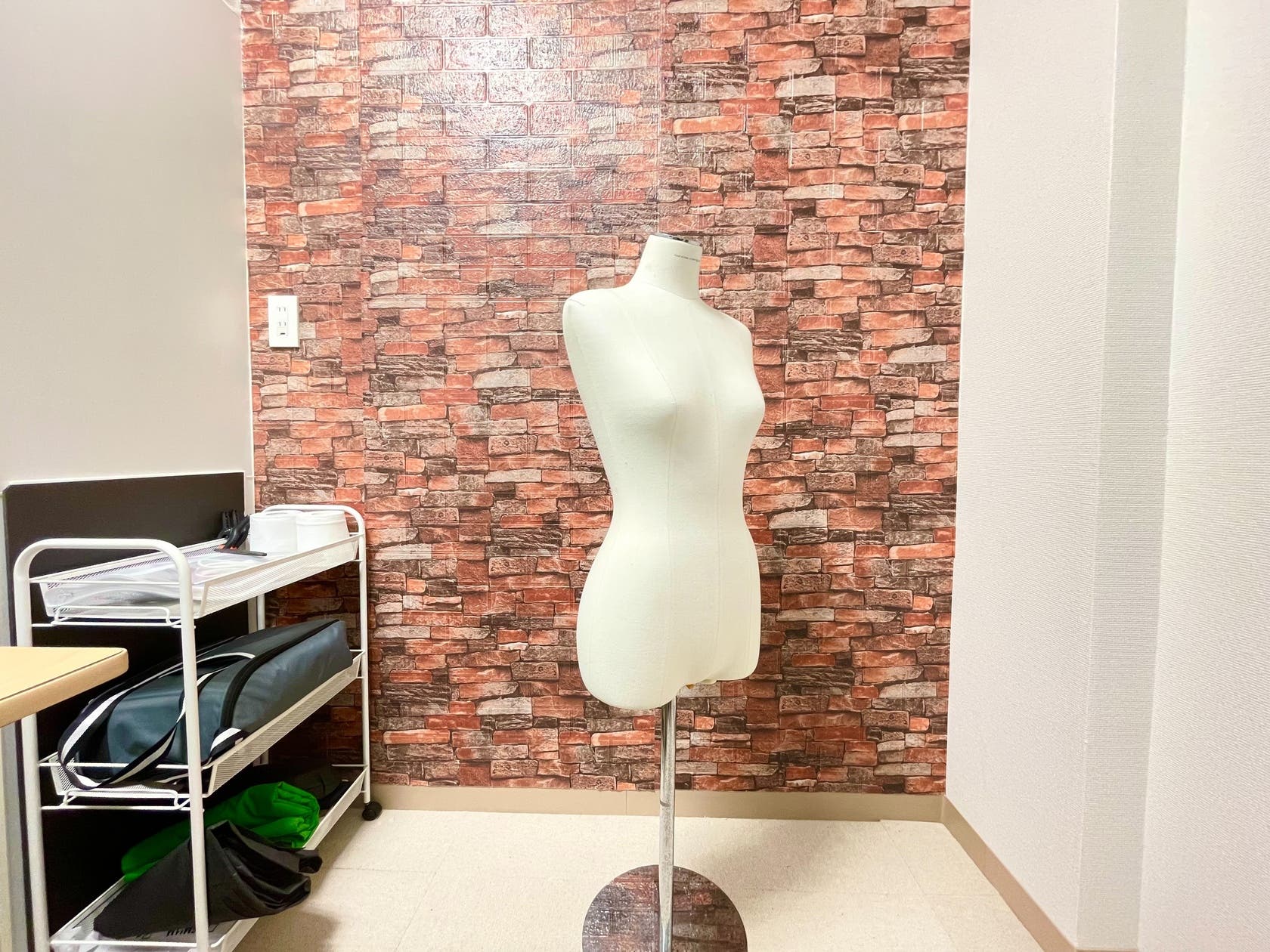 ＜写話室下北沢＞【リニューアル✨】下北沢駅徒歩3分🚃完全個室✨Wi-Fi📶プロジェクタ🎥背景布/三脚/フラットライトの写真7