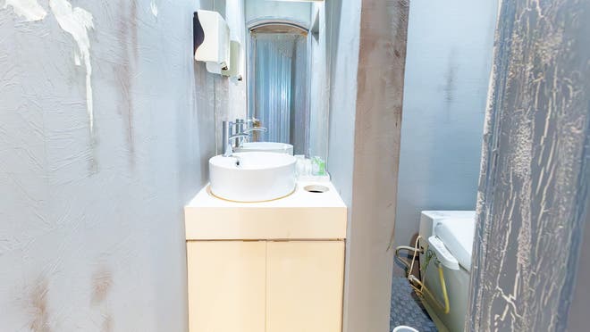 【心斎橋駅から徒歩8分】cafe&bar Ambitious 廃墟×コンセプト”を体感できる/日常から切り離されたワンシーンの写真26