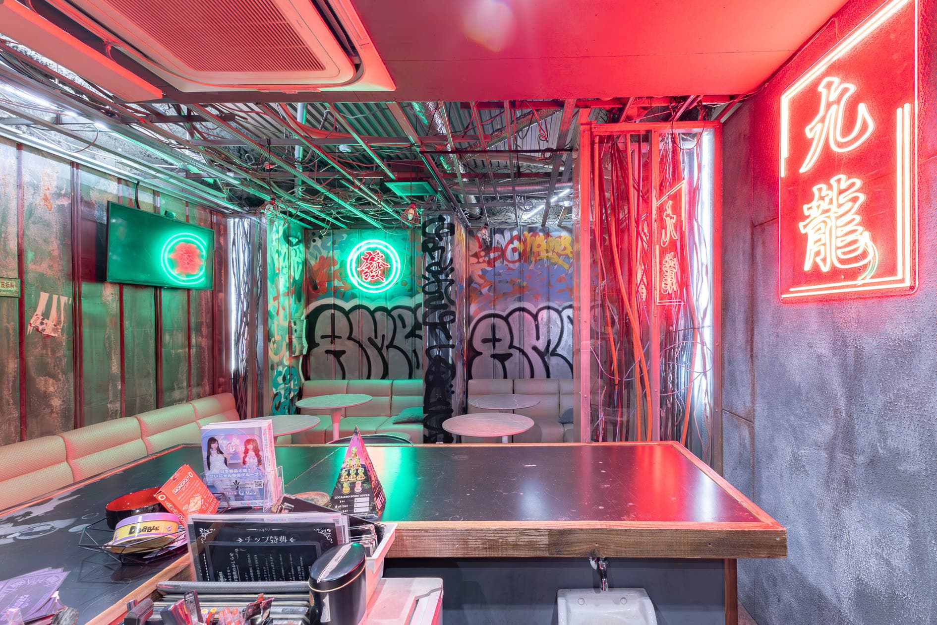 【心斎橋駅から徒歩8分】cafe&bar Ambitious 廃墟×コンセプト”を体感できる/日常から切り離されたワンシーンの写真8