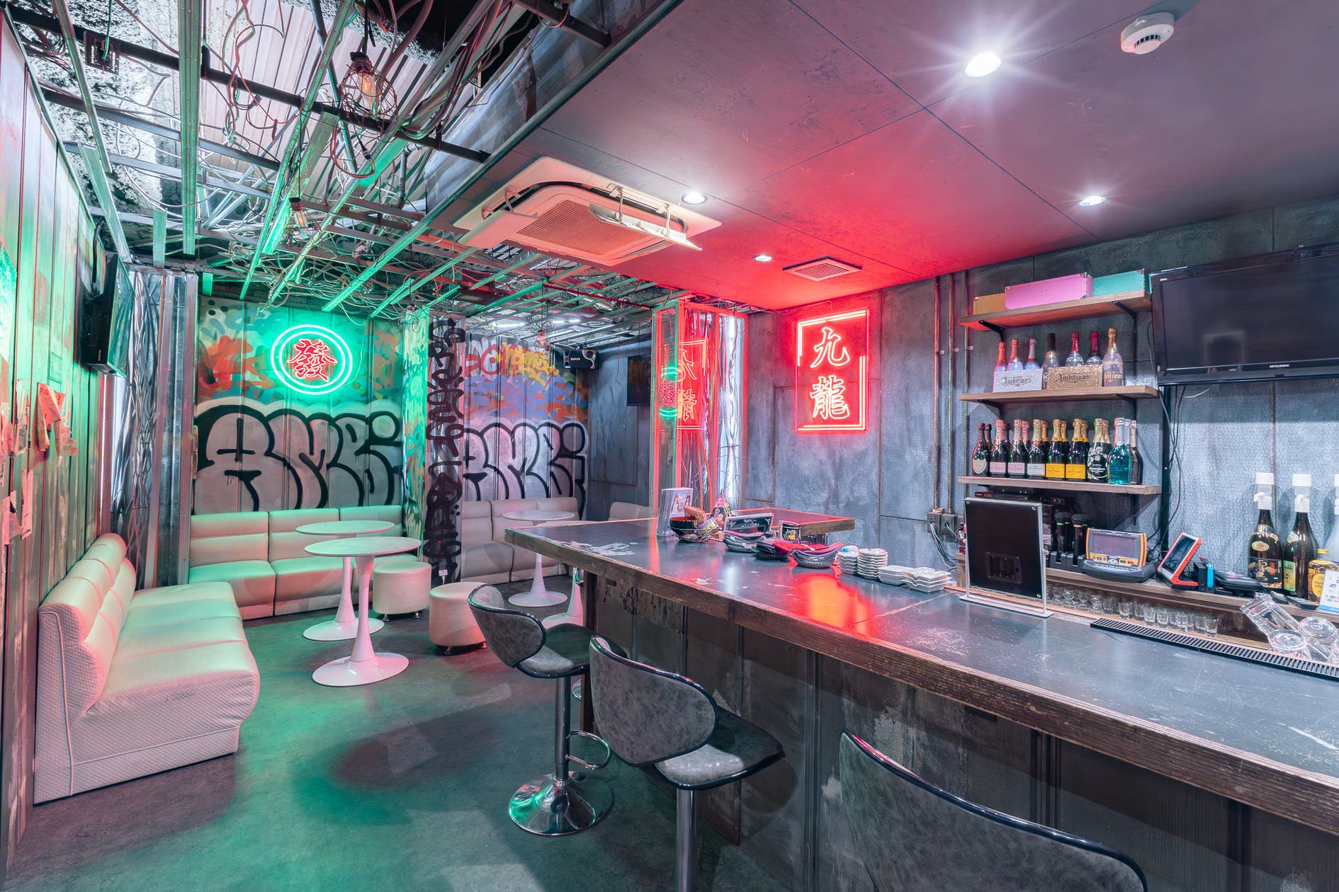 【心斎橋駅から徒歩8分】cafe&bar Ambitious 廃墟×コンセプト”を体感できる/日常から切り離されたワンシーンの写真9